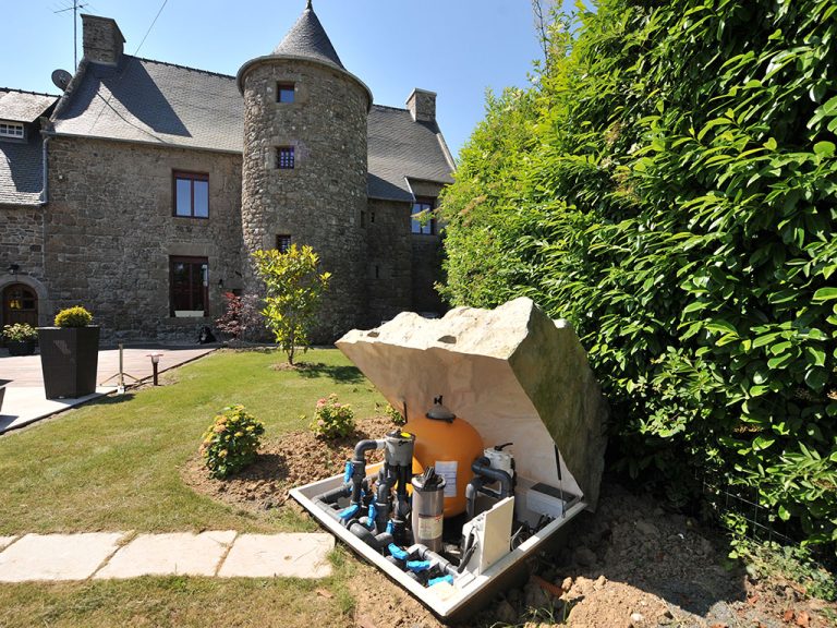 Local technique en faux rocher : esthétique et pratique